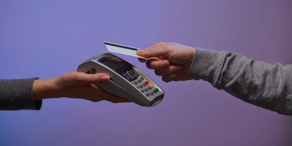 ¿Cómo funciona la Tarjeta de Crédito Nu vs las tarjetas bancarias?